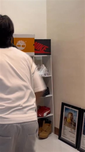 Robin Jay on Instagram: "3 easy and simple outfits cuz new year means new outfits . . . . . #streetwear #streetstyle #casualoutfit #preppyoutfits #hoodie"