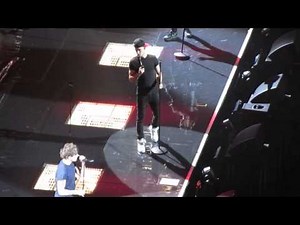 One Direction-Rock Me (Without Harry) & Liam reading posters! (Pittsburgh July 8)