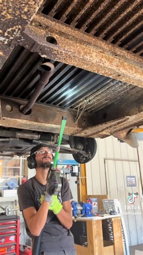 ICS Ice Cleaning Systems on Instagram: "Can dry ice blasting remove rust ? ✅ What dry ice blasting can remove -Light surface rust / flash rust, rust that has not yet deeply penetrated the metal, rust combined with paint, grease, scale, or other surface contaminants Dry ice pellets sublimate on impact and lift off the loose oxidized layer without damaging the underlying metal. This makes it ideal for automotive parts, industrial machinery, tools and molds, surfaces where you want non-abrasive cle