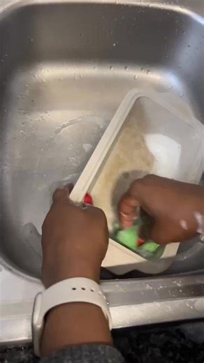 Make holiday baking a breeze with our silicone bakeware! 🍰 Whether it’s banana bread, blueberry lemon cake, or festive cupcakes, our non-stick designs ensure every treat pops out perfectly 🧁 Easy to use, effortless to clean, and ideal for creating holiday memories with the kids ✨ Start your Christmas baking fun today! 🎄❤️ Shop now: https://brnw.ch/21wPBvW | WOOLWORTHS