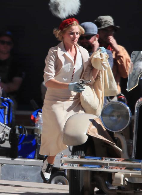 Margot Robbie Filming Scene For Dreamland 19 Gotceleb