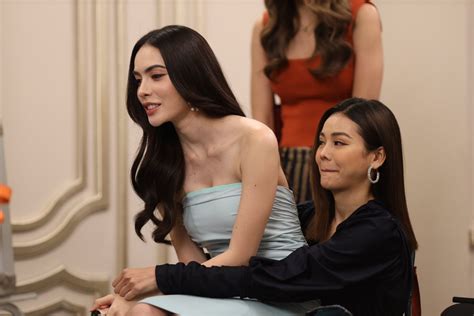 Louise 🌚 On Twitter This Bitch Acting Like She Aint Inviting Ppl To Sit On Her Lap Every