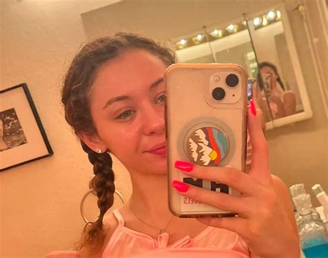 Allie Addison Biography Age Images Height Figure Net Worth Newzoz