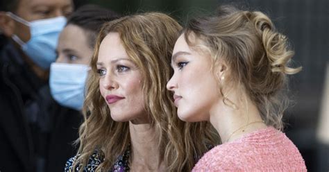Vanessa Paradis Et Sa Fille Lily Rose Depp Photocall Du D Fil De