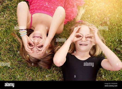 Petites filles Banque de photographies et dimages à haute résolution
