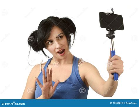 Sexy Vrouw Die Selfie Foto Met Stok En Het Mobiele Gelukkige Telefooncamera Stellen Nemen Stock