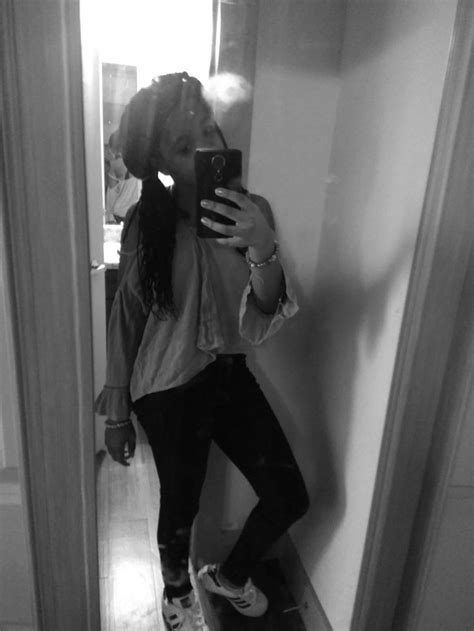 Pin By Aaliyah Hooks On Amazing Me Mirror Selfie Selfie Scenes