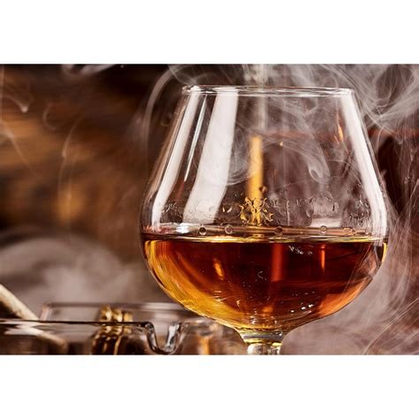 Kunstdruck Auf Leinwand Luxurious Alcoholic Drinks Glasses Bottles And Cigars In A Bar