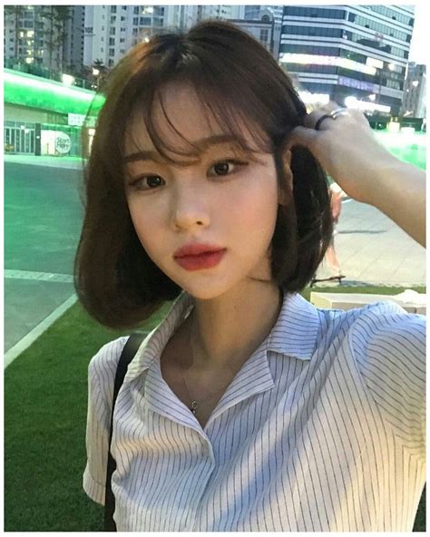 Short Hair Korean Bangs In 2021 Korean Short Hair Bangs Short Hair With Bangs Asian Short Hair