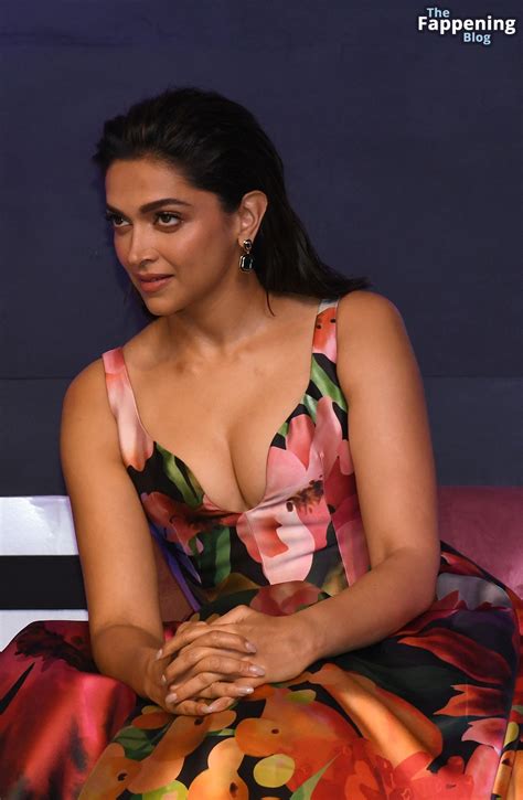 Deepika Padukone Cleavage Pics Everydaycum The Fappening
