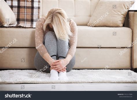 Middle Aged Barefoot Woman Sitting Floor Stockfoto 1012117999 Shutterstock
