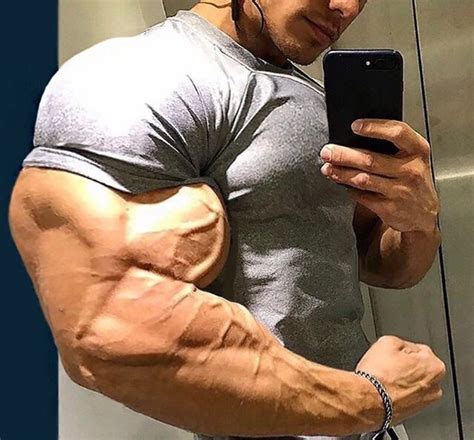 Pin By Muscle Fan In Philly On Biceps Muscle Bodybuilders Men Biceps