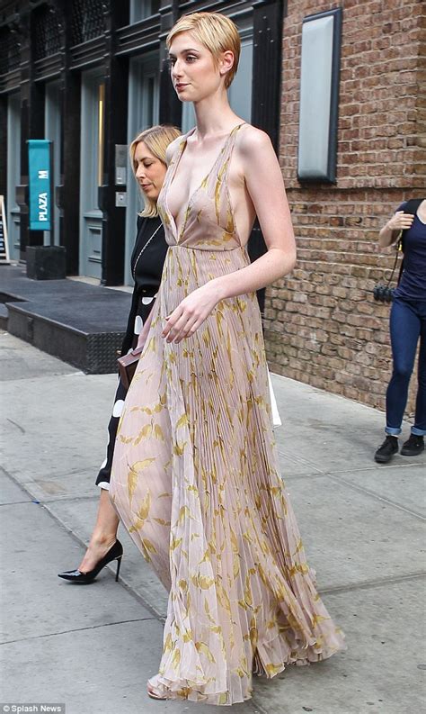 Elizabeth Debicki Shows Off Cleavage At The Man From Uncle Premiere Daily Mail Online