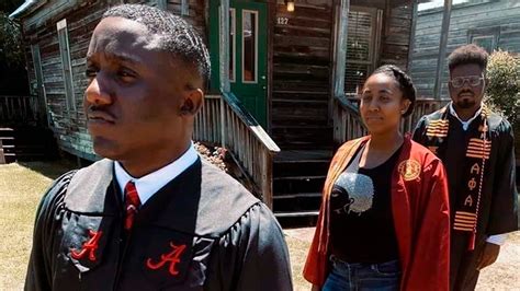 Townsend Viral Photo Prattville Alabama Siblings College Graduates