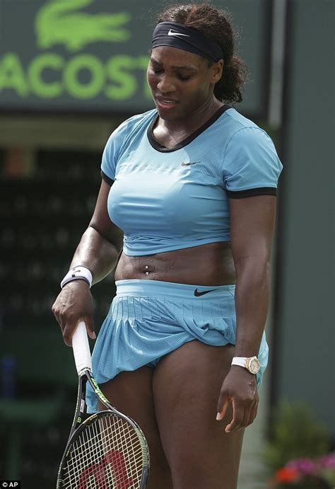 Serena Williams Gives Twerking Lesson To Bystander In Hilarious Video Daily Mail Online