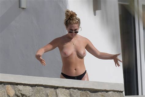 Ellie Hemmings Topless 28 Photos Thefappening