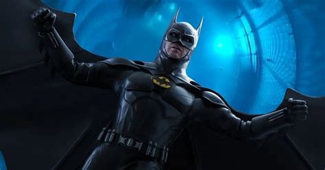 The Flash Hot Toys Revela Colecionável Do Batman De Michael Keaton
