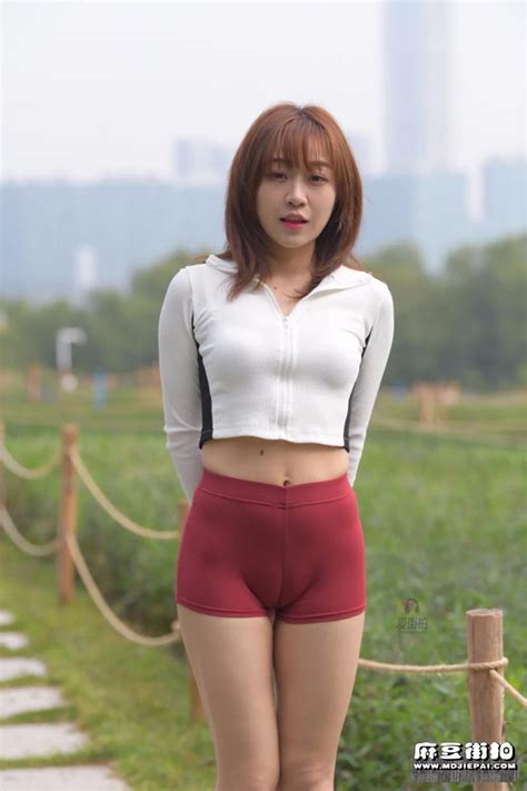 麻豆街拍 on Twitter 阴唇很厚屁股很大 街拍 露出 反差婊 换妻 绿帽 丝袜 淫妻 走光 抄底 夫妻 偷拍