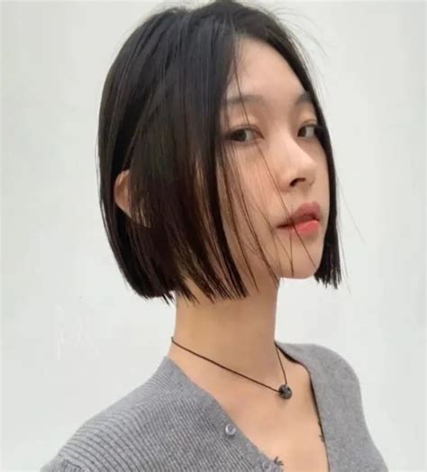 一刀切女生短发图片 干练短直发又甜又酷 短直发发型 美发站