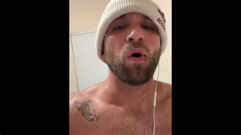 我的邻居太害羞了，不敢在她的阴户里得到这个负荷，所以我和她视频聊天 Pornhub Gay