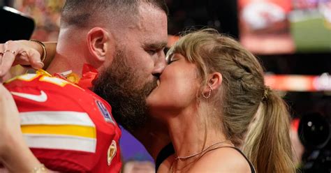 La Romántica Celebración De Taylor Swift Junto A Travis Kelce Por El Triunfo De Kansas City En