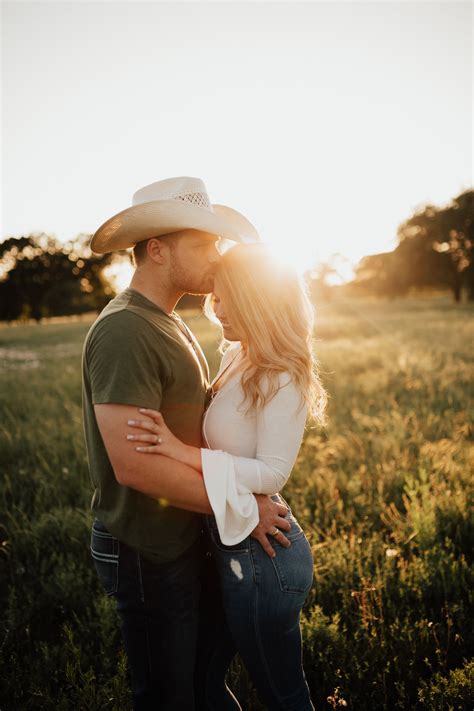 Cute And Warm Couple Session Romantic Engagement Sess