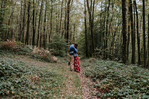 Séance Photo Couple Balade En Amoureux En Forêt