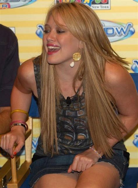 Hilary Duff Hot Panty Peek Pics ~ Hot Actress Sexy Pics