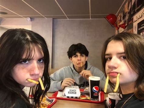 Best Friends Shoot Just Friends Foto Ideas Instagram Insta Photo Ideas Friends Group Photo