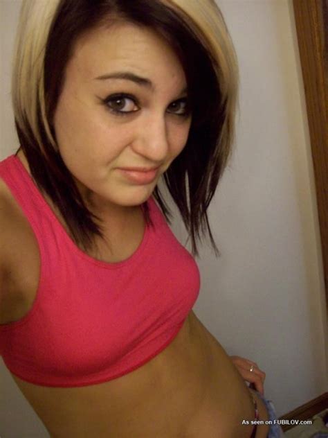 Selfshooting Hottie Entintado Muestra Sus Tetas Fotos Porno Xxx Fotos Imágenes De Sexo