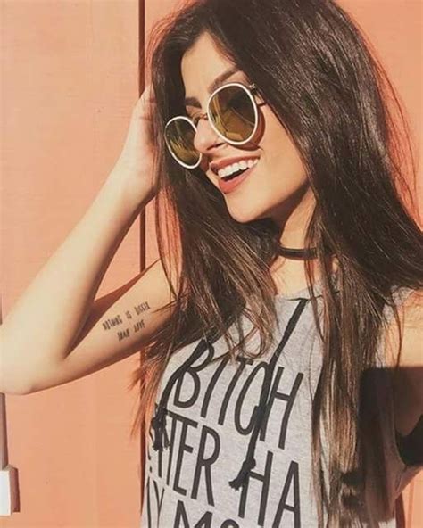 45 Cute Selfie Poses For Girls To Look Super Awesome 34 Office Salt