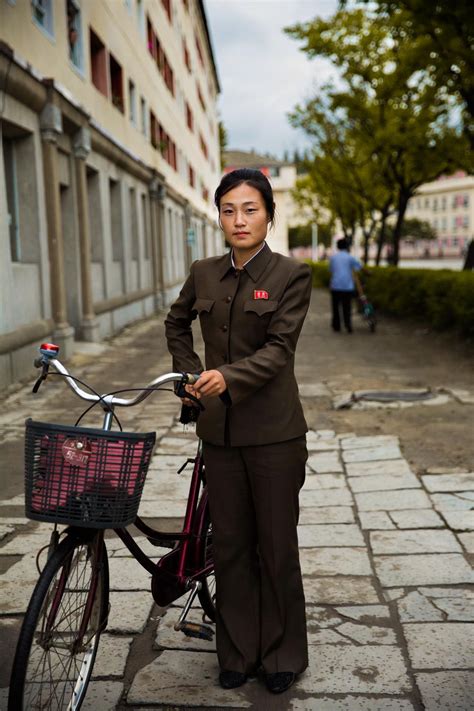 23 Striking Portraits Provide A Rare Look At North Korean Beauty North Korea Korean Beauty