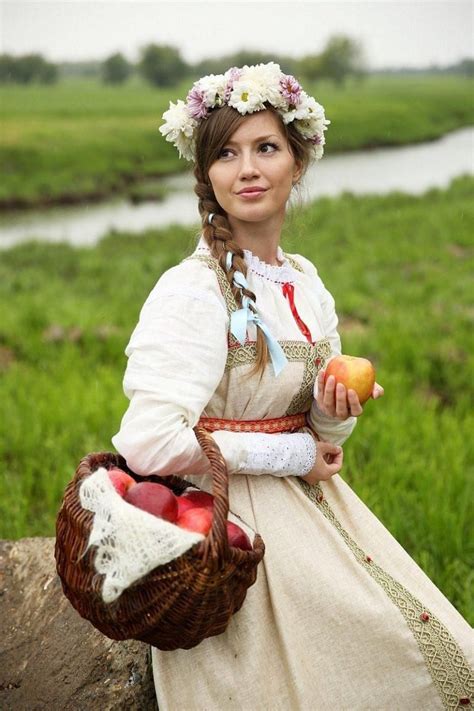 100 Beautiful And Perfect Hairstyles At Every Moment In 2021 Flower Girl Dresses Russian