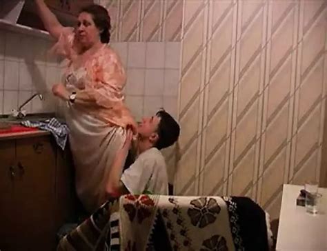 Budak Lelaki Kongkek Nenek Di Dapur Xhamster