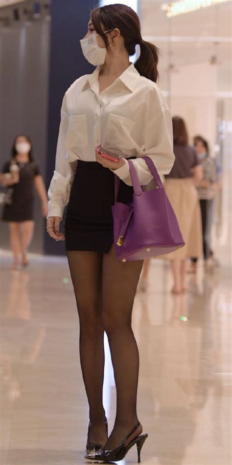 Street Beauty Black Stockings High Heels Legs 2 Inews