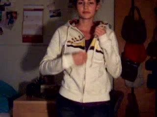 BRUNETTE DANCING AND STRIPPING FOR WEBCAM