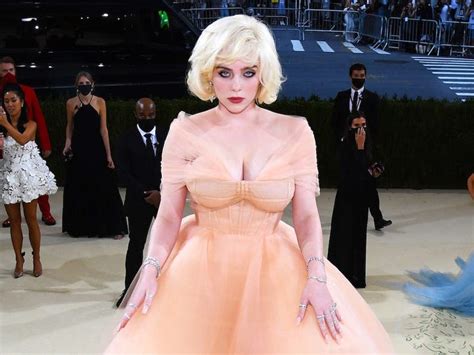 Billie Eilish Lost Instagram Followers Because Of Her Big Boobs Business Insider