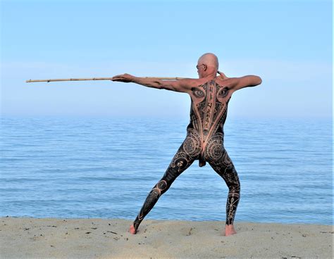 무료 이미지 나체상 적나라한 nude man 벌거 벗은 남자 nude men naked men 문신 wild