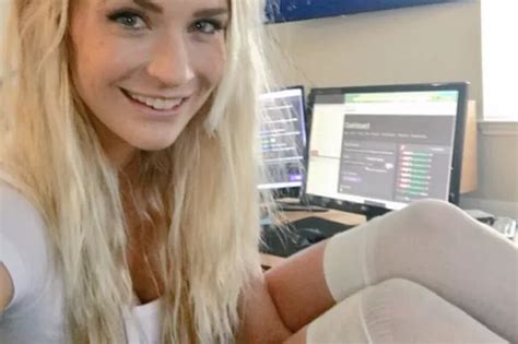 Gamer Girl Banned From Live Streaming Gameplay After She Flashes Her Vagina During Broadcast