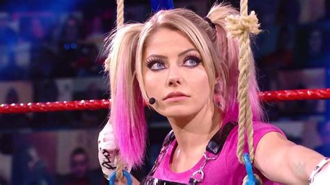 Alexa Bliss Alexa Bliss Wwe I Couldnt Do It When Alexa Bliss Opened Up About Her Dating