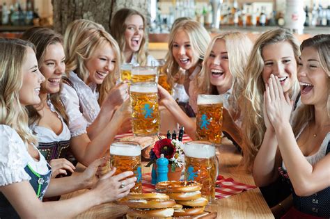 21 Perfect Pics Just In Time For Oktoberfest Ftw Gallery Octoberfest Girls Oktoberfest Beer