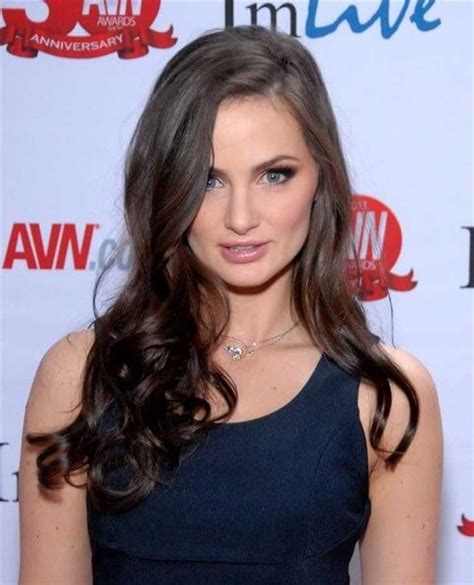 Zoey Holloway The Life And Career Of The Stunning Actress And Model Bio