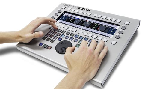 Fairlight presenta su superficie de control Xtream para edición mezcla