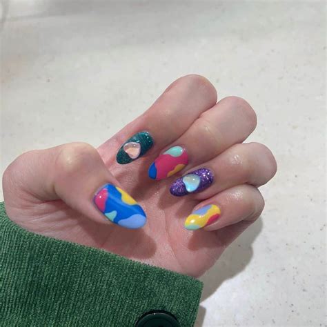 冨手麻妙さんのインスタグラム写真 冨手麻妙Instagram New Nail めちゃくちゃお気に入り だいぶ派手だけど