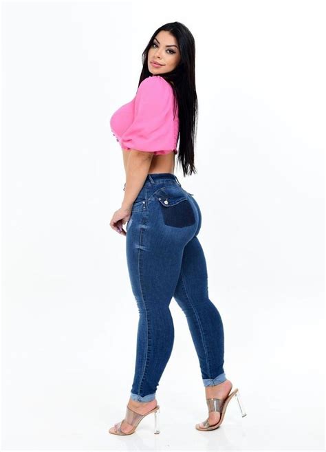 Pin By Will Tiako On Curvy Women Fashion Curvy Women Jeans Curvy Girl Outfits Curvy Women