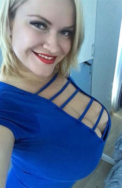 Olyria Roy 36ggg Russian Busty Model Girl With Curves Model Curvy Woman