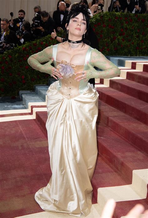 Billie Eilish Flaunts Boobs Rbillieeeilish