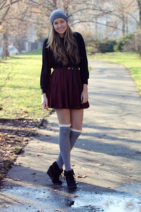 How 20 Fashion Girls Wear Knee High Socks Fashion Knee High Socks Fall Outfits