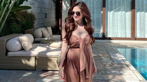5 Potret Seksi Aldira Chena Si Barbie Medan Yang Makin Hot Paling Seru