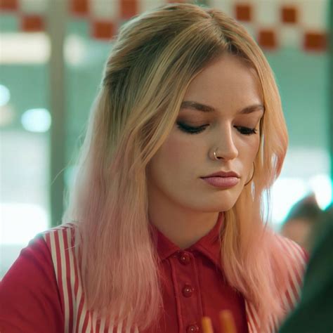 Pink Blonde Hair Netflix Movies And Series Pretty Skin Bad Gal Sex Education Mackay